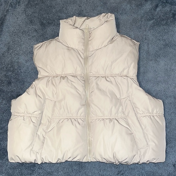 H&M | Jackets & Coats | Hm Divided Off White Cropped Sleevelss Puffer ...